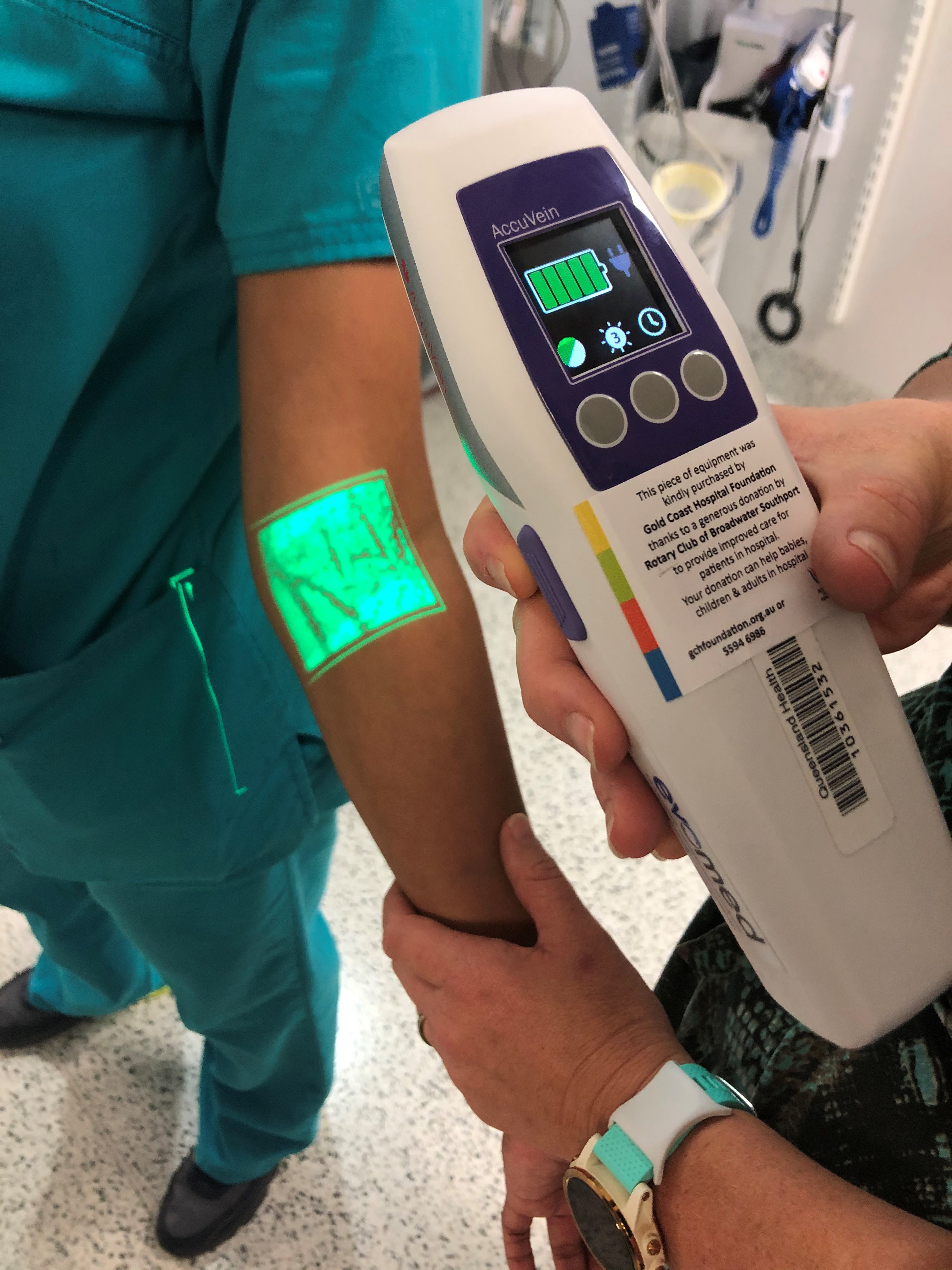Portable vein finding device reduces stress on young patients - GC ...